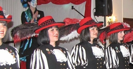 Neue Gardekostüme für unsere Prinzengarde - Viele schaffen mehr