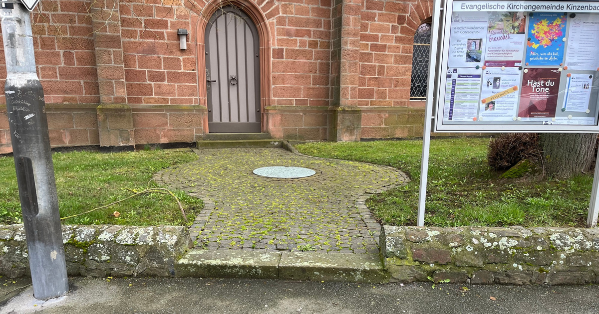 Bau eines barrierefreien Zugangs zur Kinzenbacher Kirche - Viele schaffen mehr