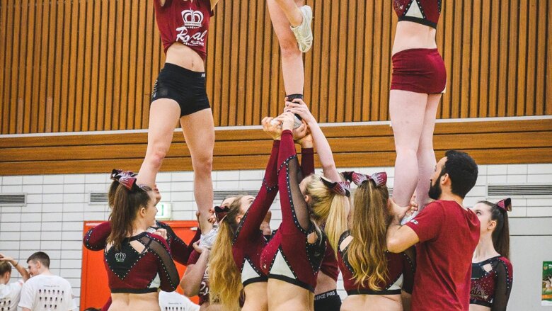 Neue Outfits für die Cheerleader der Royal Allstars Bamberg - Viele ...