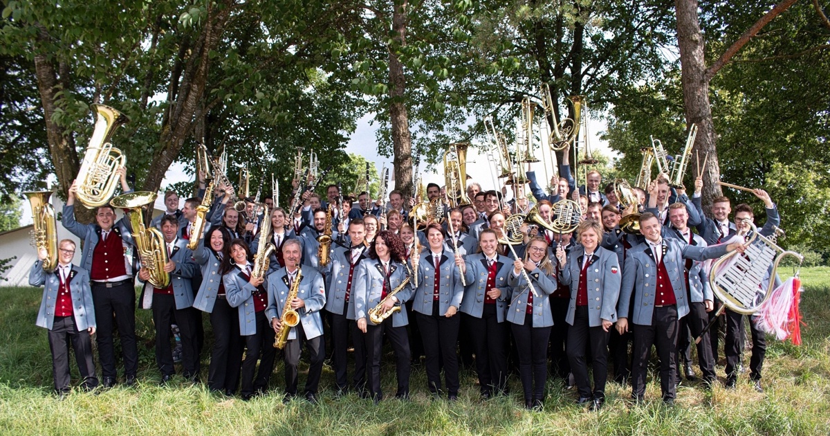 Neue Uniformen für ein traditionelles Erscheinungsbild - Viele schaffen ...