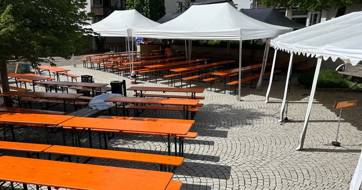 Faltpavillons für den Schlater Maibaumhock - Viele schaffen mehr