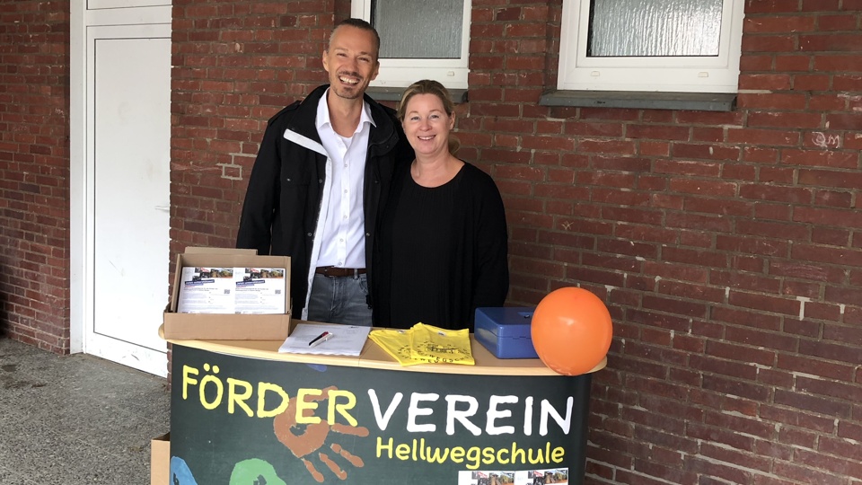 Herzlich Willkommen, liebe Erstklässler - Neues Außenspielgerät für die Kinder der Hellwegschule ...