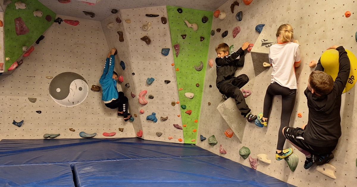 Neue Matten für den Boulderraum der JDAV Nördlingen - Viele schaffen mehr