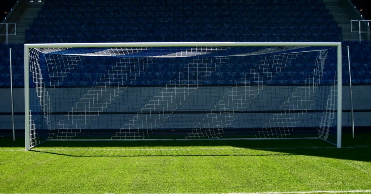 Neue Fußballtore für den SV Baustert - Viele schaffen mehr