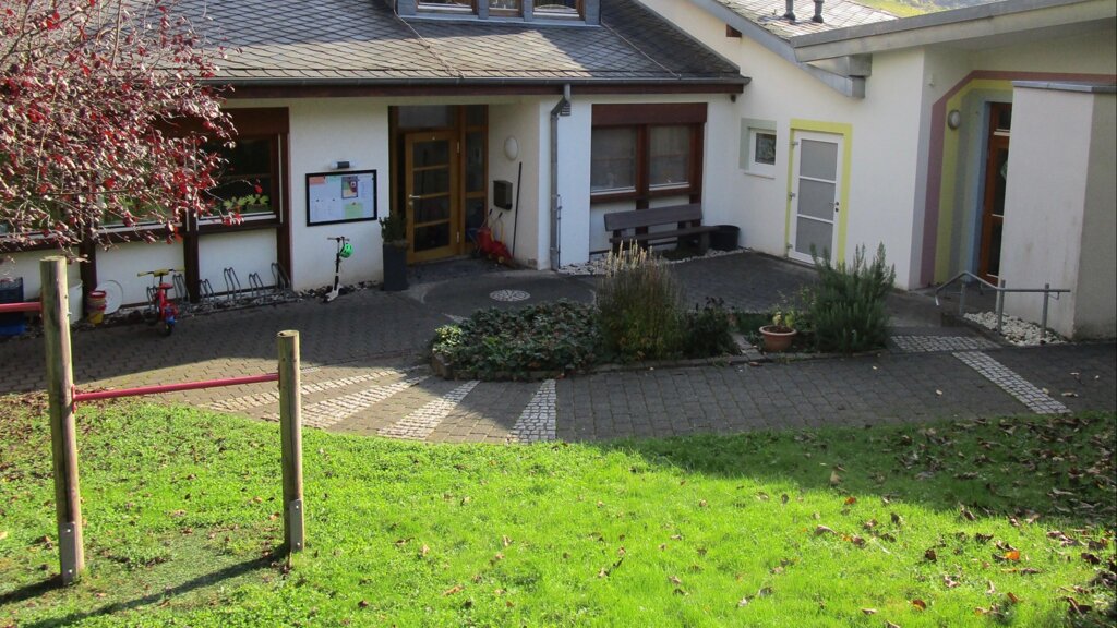 Reil: Ein neuer Seilparcour für unsere Kita-Kinder - Viele schaffen mehr