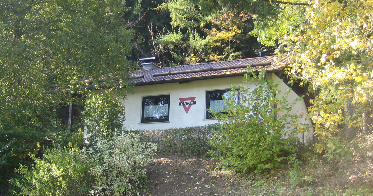 Neuer Fußboden im CVJM-Heim - Viele schaffen mehr
