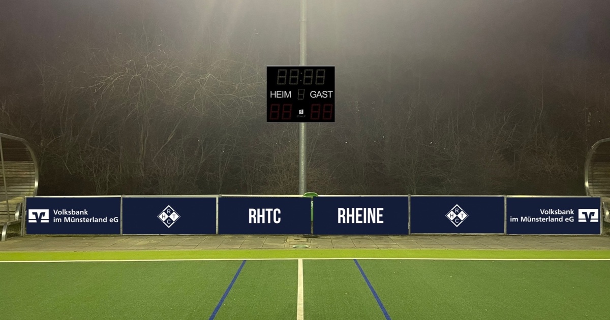 Anzeigetafel Kunstrasenplatz RHTC Rheine - Viele schaffen mehr