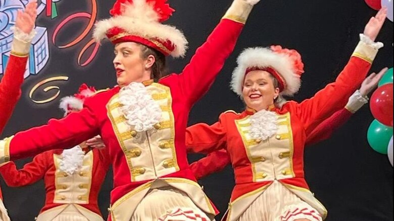 Neue Tanzuniformen für die Funkenmariechen Valbert - Viele schaffen mehr