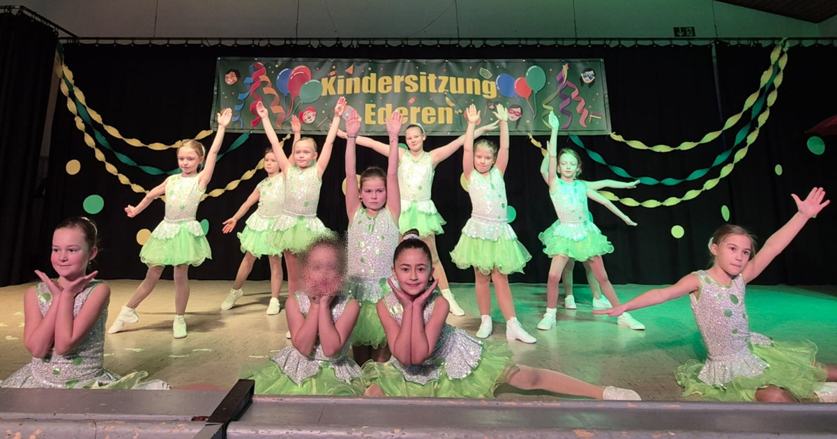 Kostüme für die Tanzmariechen Ederen - Viele schaffen mehr