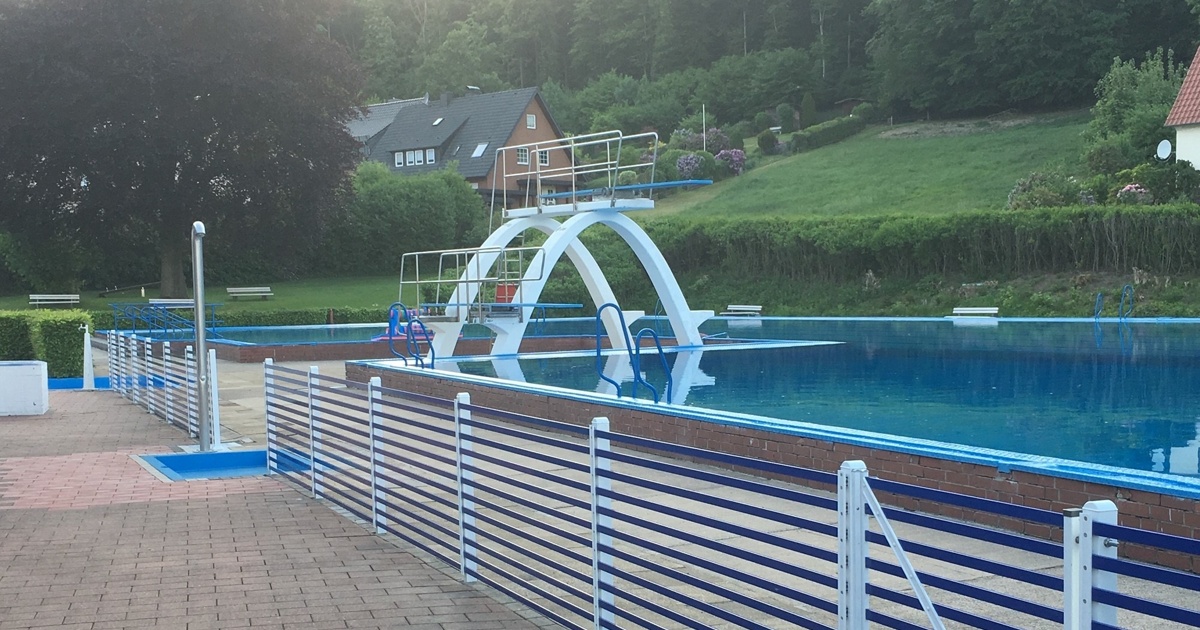 Neues Sprungbrett für das Freibad Laßbruch - Viele schaffen mehr